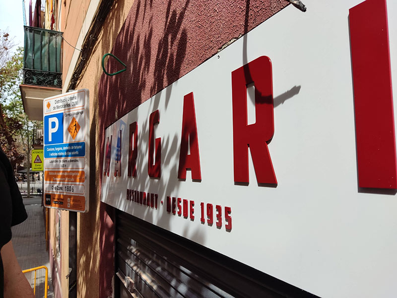 Rótulos personalizados Barcelona, fabricación e instalación
